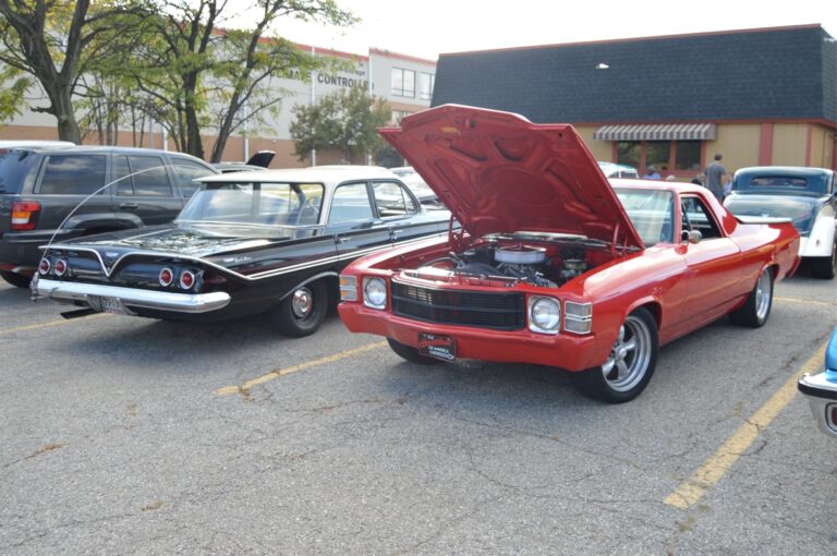 Leons Restaurant Car Show Taylor MI Oct 2021